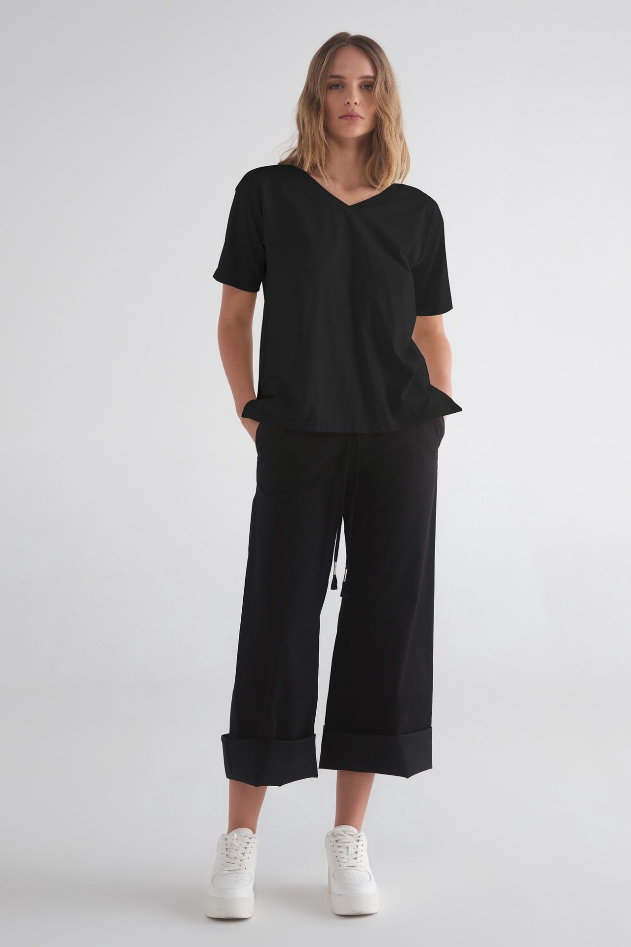 Peak Tee - Black in Black - Taylor